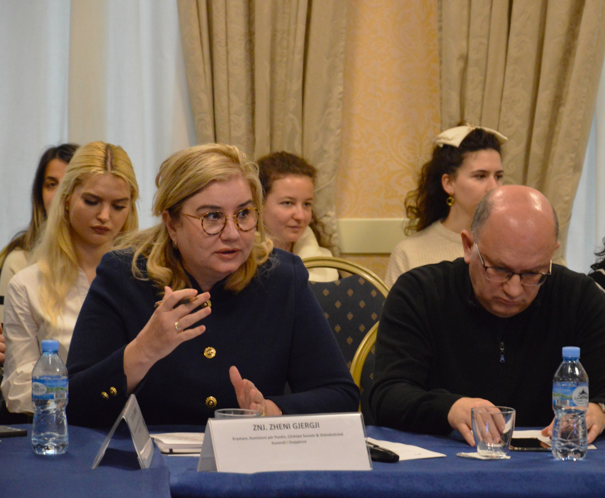 Zheni Gjergji: Qeveria jo transparente, shqiptarët paguajnë 60% nga ...